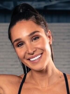 Kayla Itsines - Bio, Parents, Fitness career, Instagram career ...
