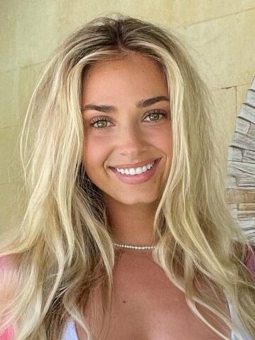 Alexa Adams — Bio, Parents, Instagram career, Boyfriend, Net worth ...