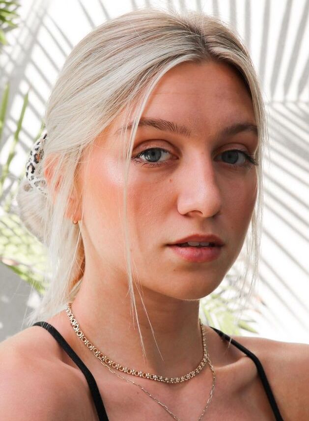 Anna Sitar — Bio, Parents, YouTube career, Boyfriend, Net worth ...