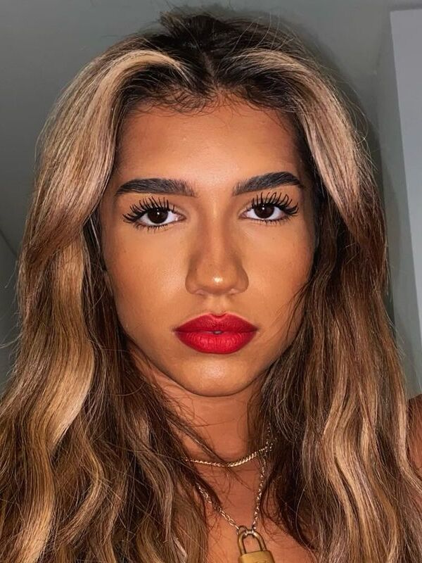 Azra Mian — Bio, Parents, YouTube career, Relationship, Net worth, Interesting facts 2024 ...